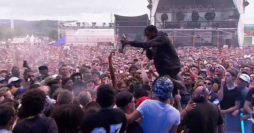 Rapper Travis Scott Goes Nuts When Fan Tries To Steal His Shoe Encourages Crowd To Batter Him