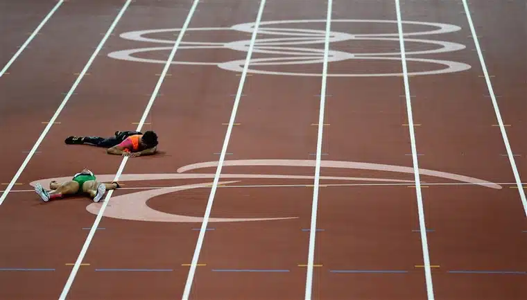 Blind Runner Decks It Mid-Race