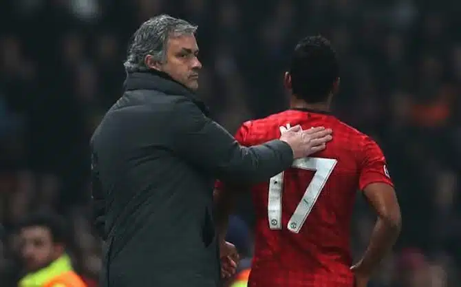 Man United Fan Calls 999 After Nani's Red Card