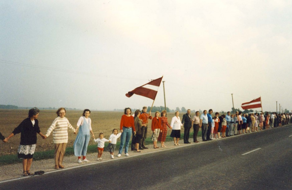 Baltic Way: 600 Kilometre Long Human Chain