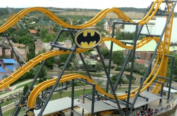 Check Out This POV Video Of The Incredible New 4D Batman Roller Coaster ...