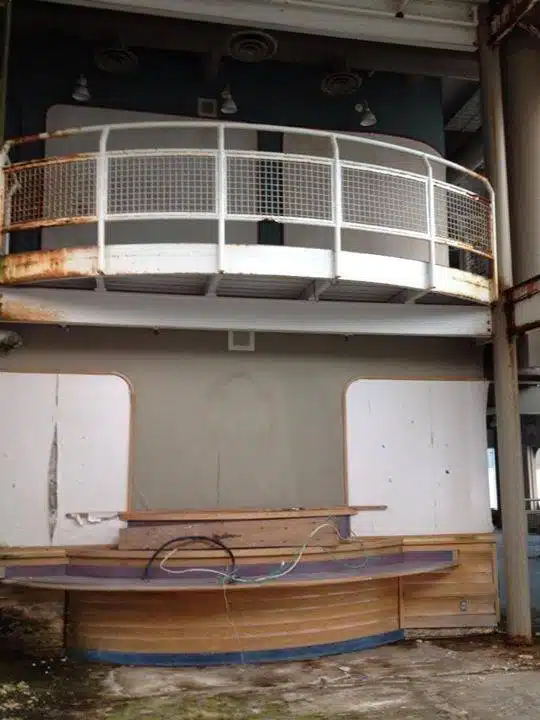 This 30 Year Old Abandoned Floating McDonald's Restaurant Is Completely ...