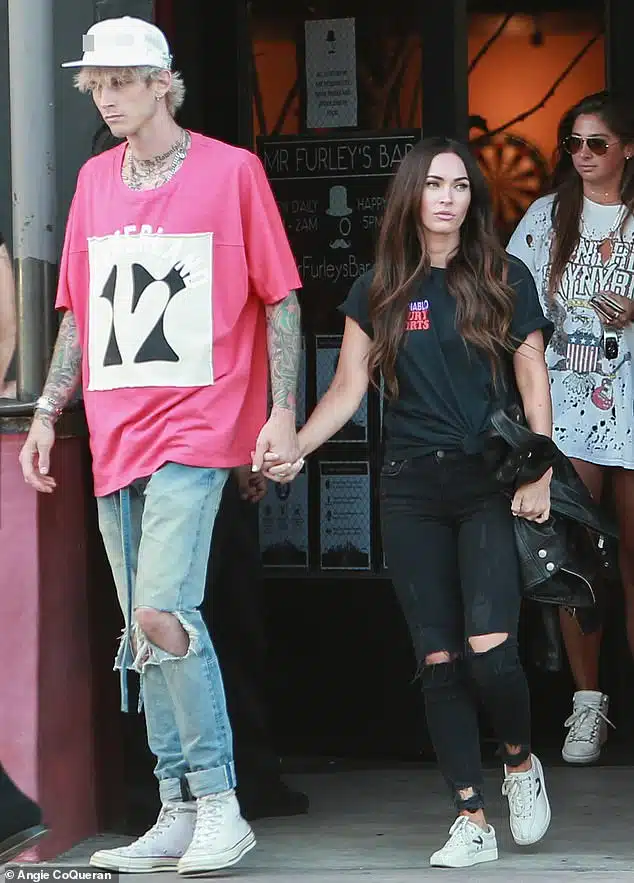 Machine Gun Kelly And Megan Fox Confirm They're Dating By Making Out In ...